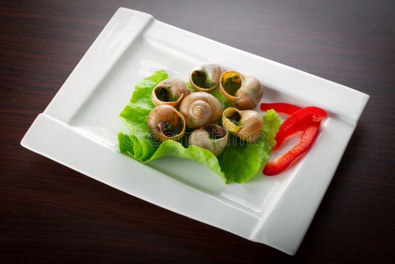 Franse Slakken in Knoflookboter Op De Plaat Stock Foto - Image of groen ...