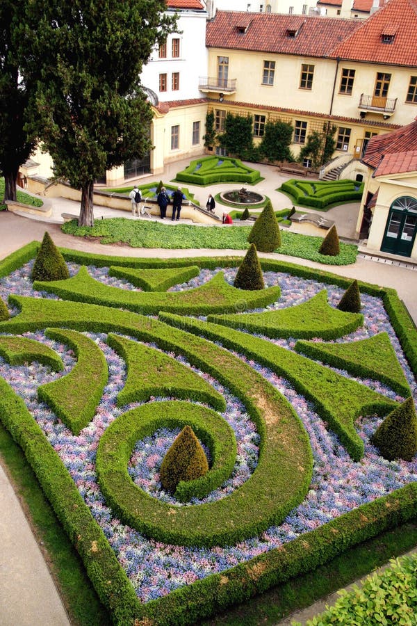 Franse Tuinen En Kiosk, Frankrijk Stock Afbeelding - Image of meer ...