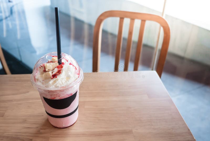 Frappe de la fresa imagen de archivo. Imagen de polvo - 64866705