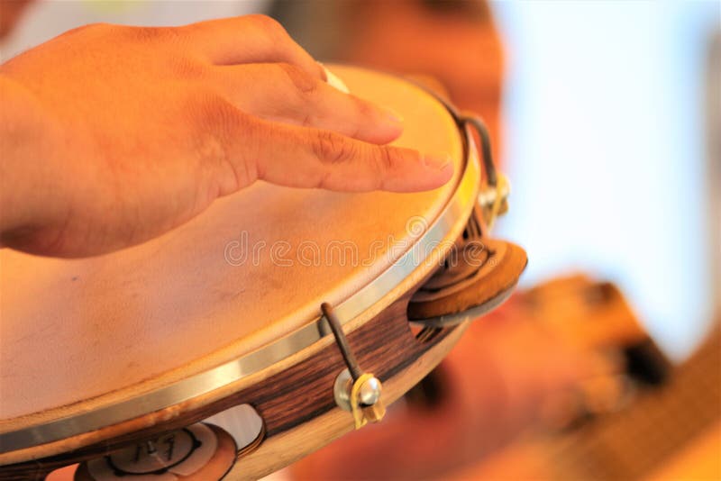 Tambourine image stock. Image du tambourine, wooden, cymbales - 3568789