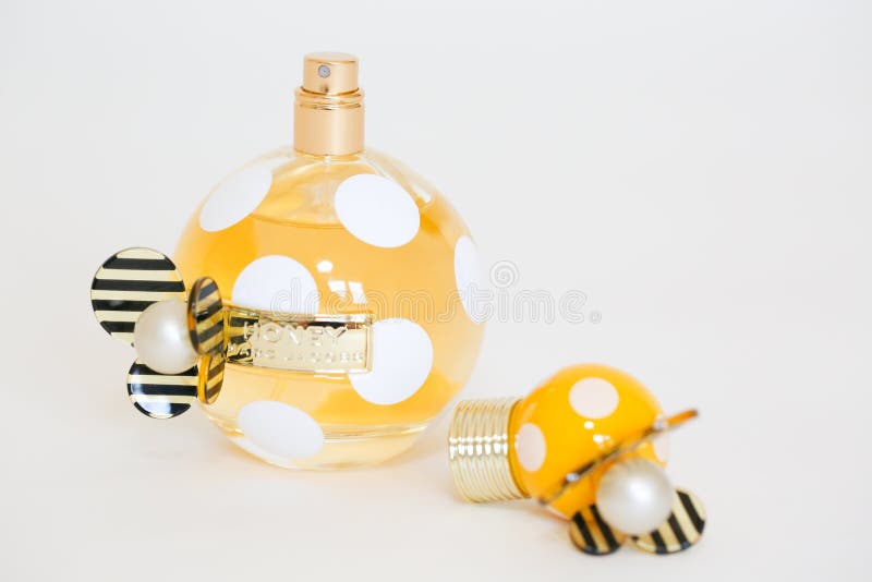 Frasco De Perfume Al Estilo De Las Abejas Con Perfume Foto editorial ...