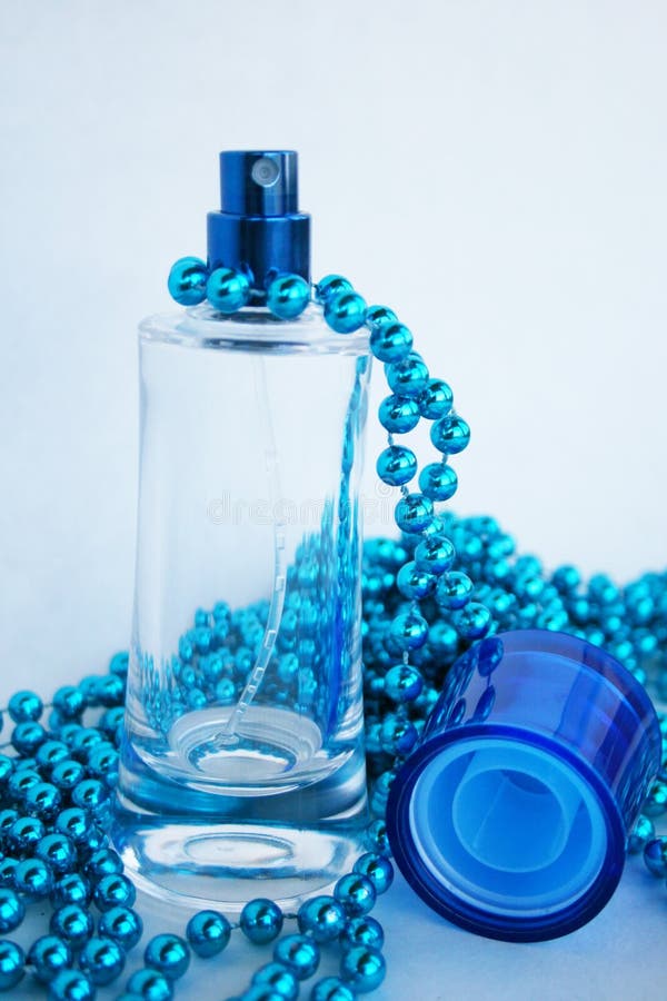 Frasco de perfume azul foto de stock. Imagem de perfume - 12923058