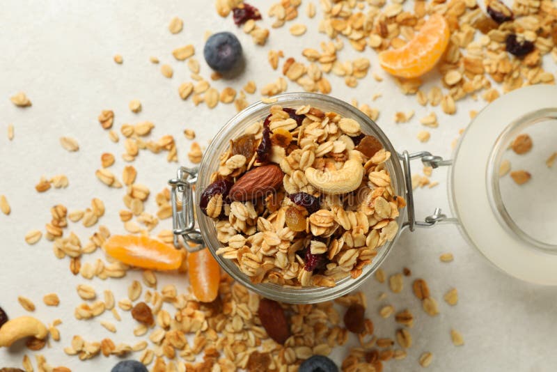 Frasco De Vidro Com Granola Saborosa Em Fundo Branco Imagem de Stock ...
