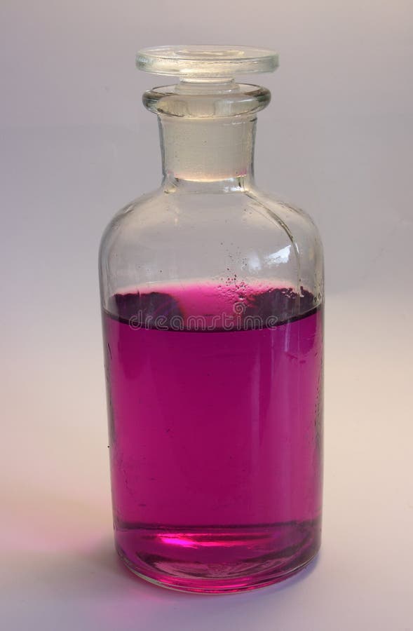 Frasco Del Laboratorio Con El Colorante Rojo Foto de archivo - Imagen ...