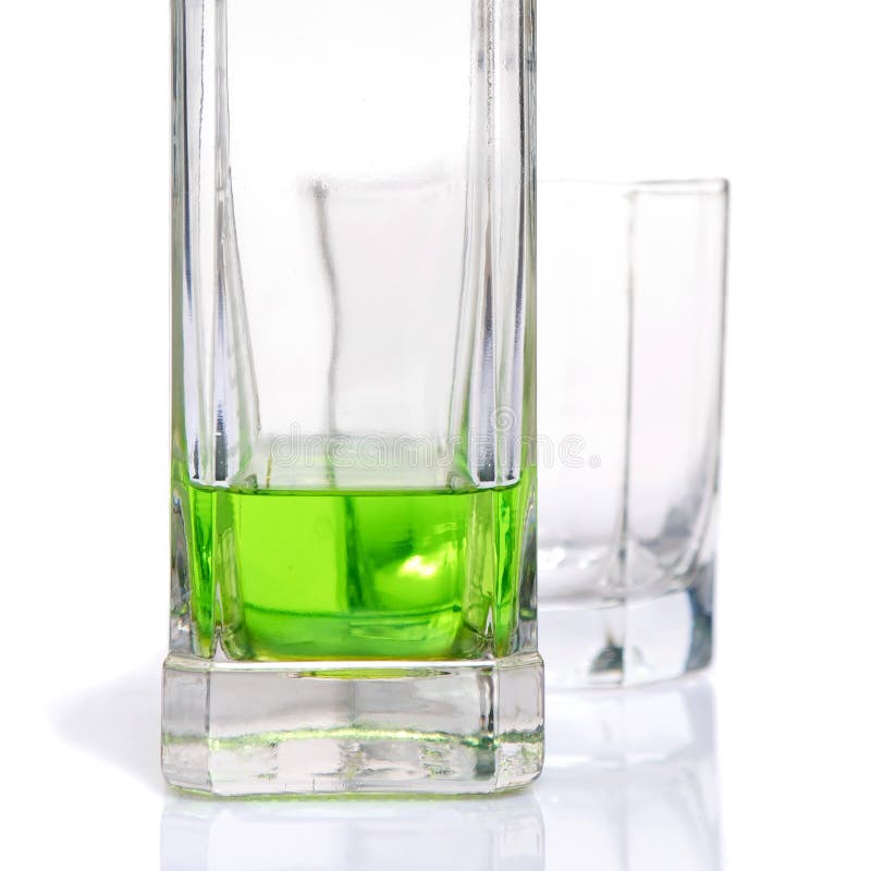 Frasco do licor do absinto foto de stock. Imagem de vidro - 23158646