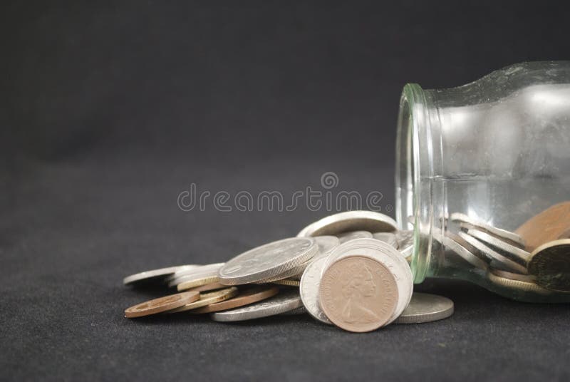 Frasco e moedas foto de stock. Imagem de metal, dinheiro - 13542820