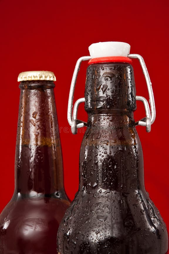 Garrafas de cerveja foto de stock. Imagem de pinta, frasco - 22855172