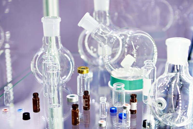 Frascos Y Frascos De Vidrio De Laboratorio Foto de archivo - Imagen de ...