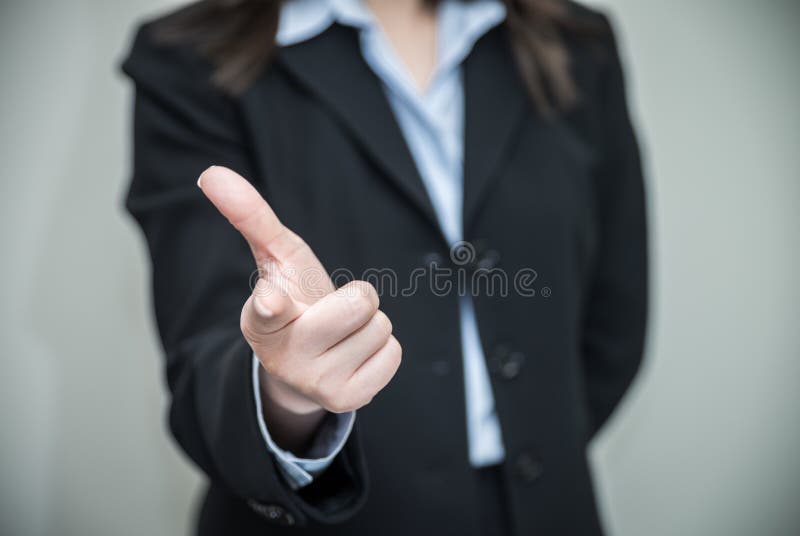 Frau, Die Auf Sie Mit Einem Finger Zeigt Stockbild - Bild von sitzung ...