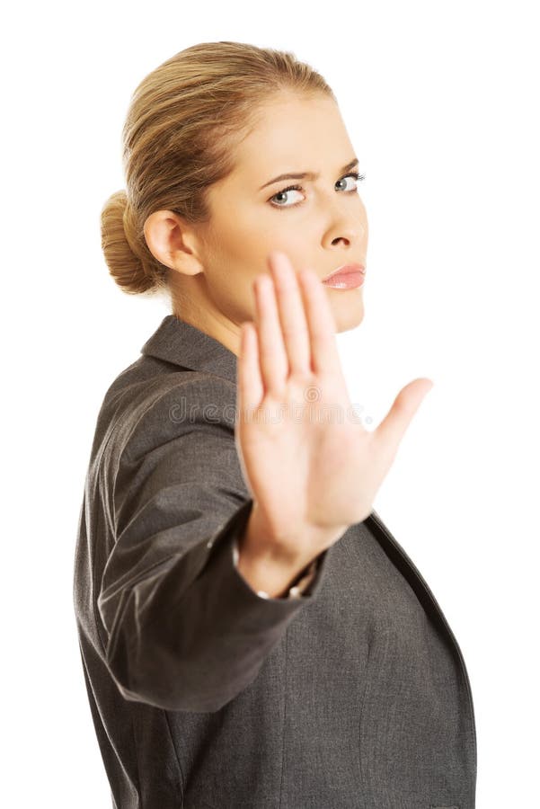 Frau, Die Ein Stoppschild Mit Ihrer Hand Macht Stockbild - Bild von ...