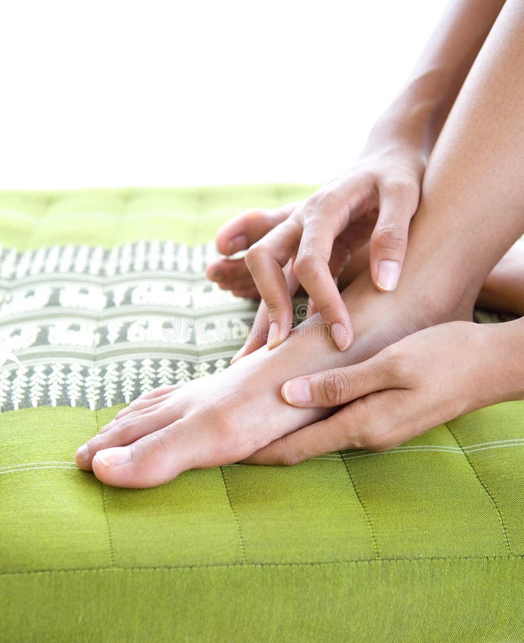 Masseur, Der Weiblichem Patienten Ein Reflexology Gibt. Stockbild ...