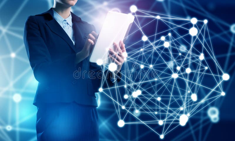 Frau, Die Moderne Technologien Einsetzt Stockbild - Bild von multimedia ...