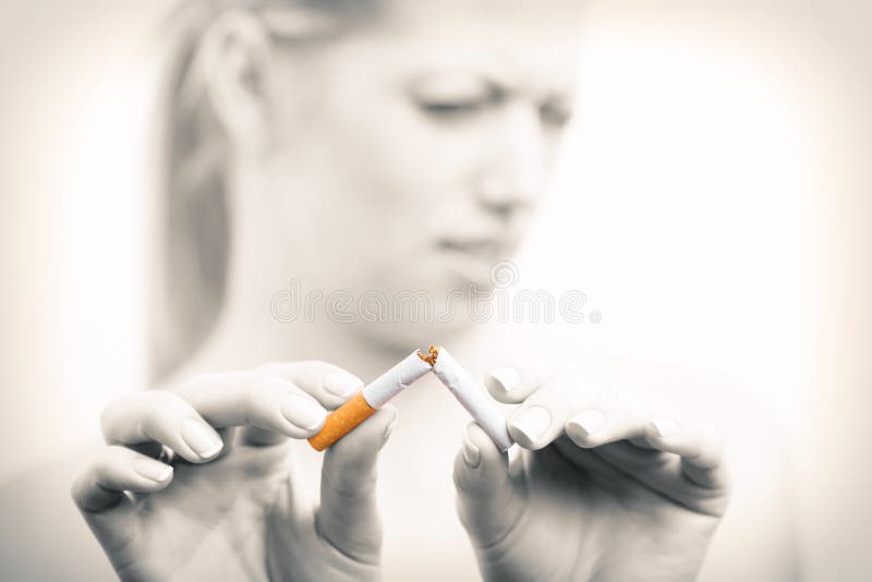 Das Brechen Der Zigarette, Beendigte Zu Rauchen Stockbild - Bild von ... Das Brechen Der Zigarette, Beendigte Zu Rauchen Stockbild - Bild von ...