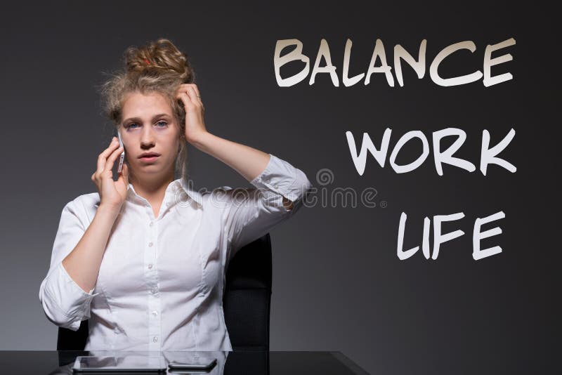 Frau ist ein Workaholic stockbild. Bild von rückweisung - 66950001