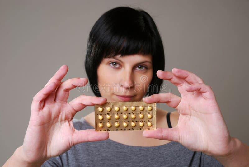 Frau mit Pille stockbild. Bild von frustriert, pille - 24257167