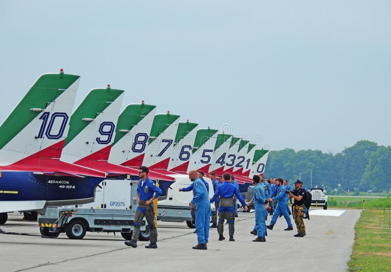 Italian Frecce Tricolori Jets, Pilots and Support Team before Demo ...