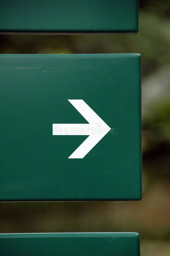 Freccia a destra fotografia stock. Immagine di senso, freccia - 4533606