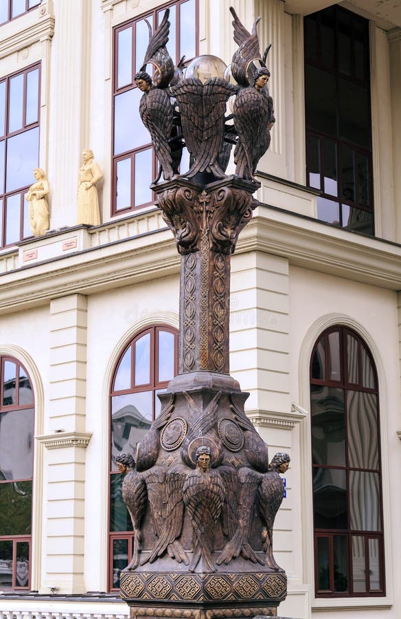 Reedom Bridge, Bronze Seraphim Light Posts Guard Over the Bridge Stock ...