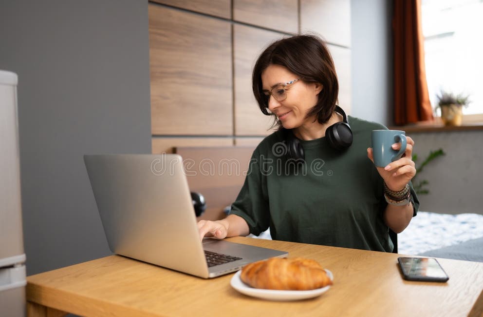 Freelance Girl Working at Home on Computer Stock Image - Image of ...