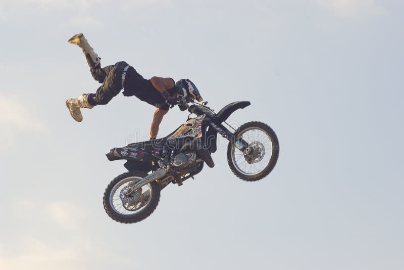 Freestyle motorcycle stunt editorial image. Image of padded - 23007720