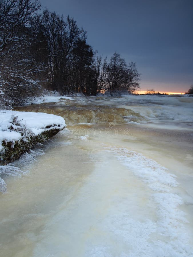 Freezing Falls stock image. Image of deschutes, freezing - 112970453