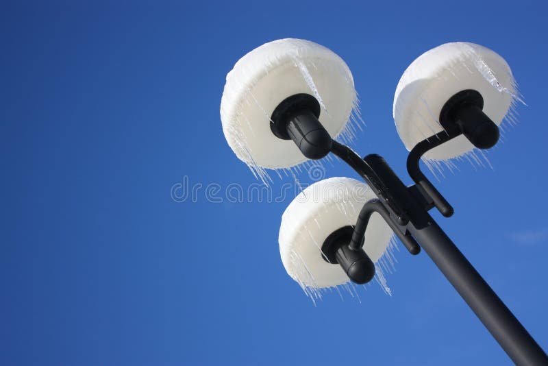 Freezing street light stock image. Image of freezing, black - 7437313