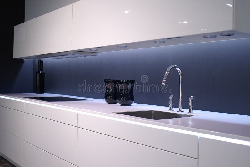 Fregadero De Cocina Moderno Imagen de archivo - Imagen de comedor ...