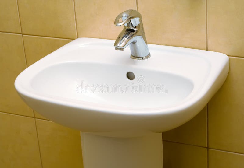 Fregadero en el WC imagen de archivo. Imagen de limpio - 5645633