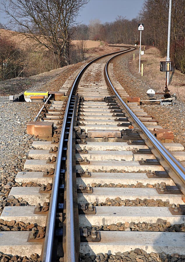 Freie Ansicht, Schiene in Der Station Stockfoto - Bild von lampen ...