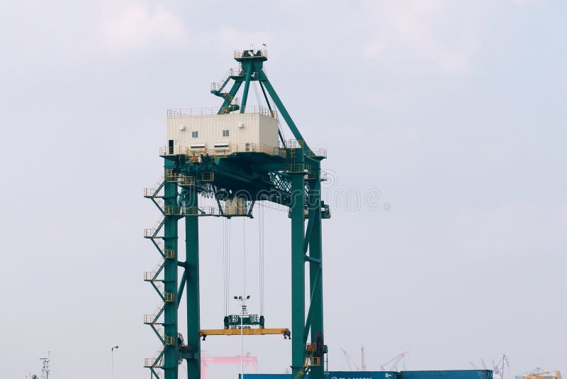 Freight dock crane stock image. Image of lifting, lift - 21836529