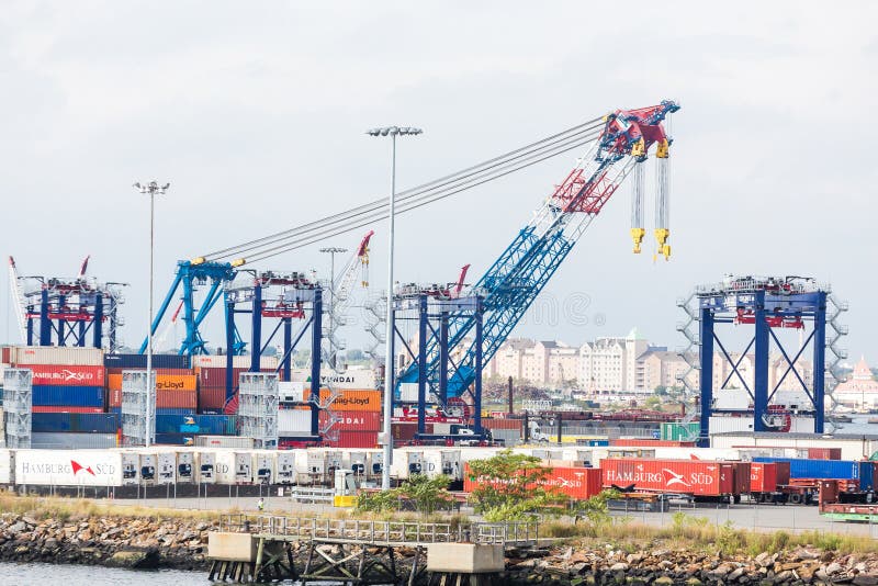Freight Lifting Operation editorial photography. Image of crane - 122239867