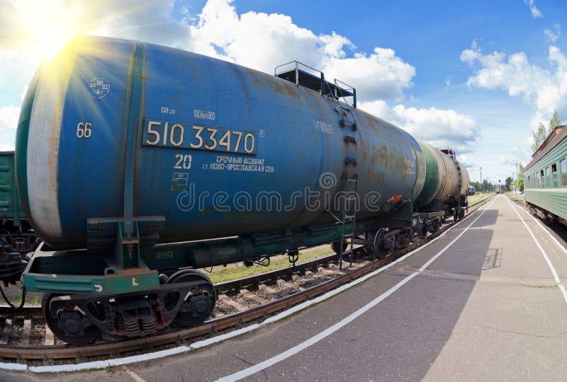 Oil freight train editorial image. Image of canada, defunct - 95973900