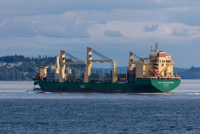 Freighter in Elliot Bay editorial photography. Image of guide - 75378512