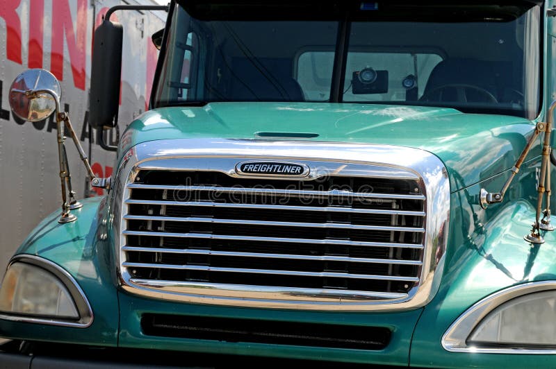 Freightliner-Diesel-LKW redaktionelles foto. Bild von spiegel - 93373746