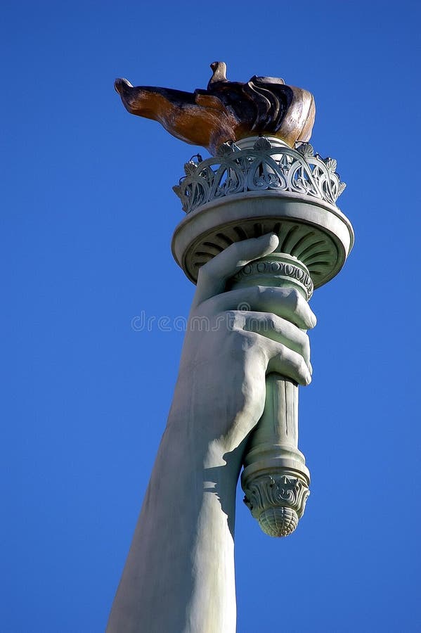 Das Freiheitsstatue Mit Einem World Trade Center-Hintergrund ...