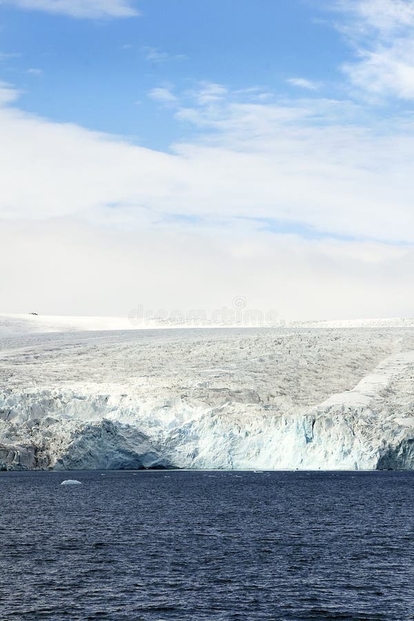 Aldea del Inuit imagen de archivo. Imagen de glaciar, polarizado - 5104945