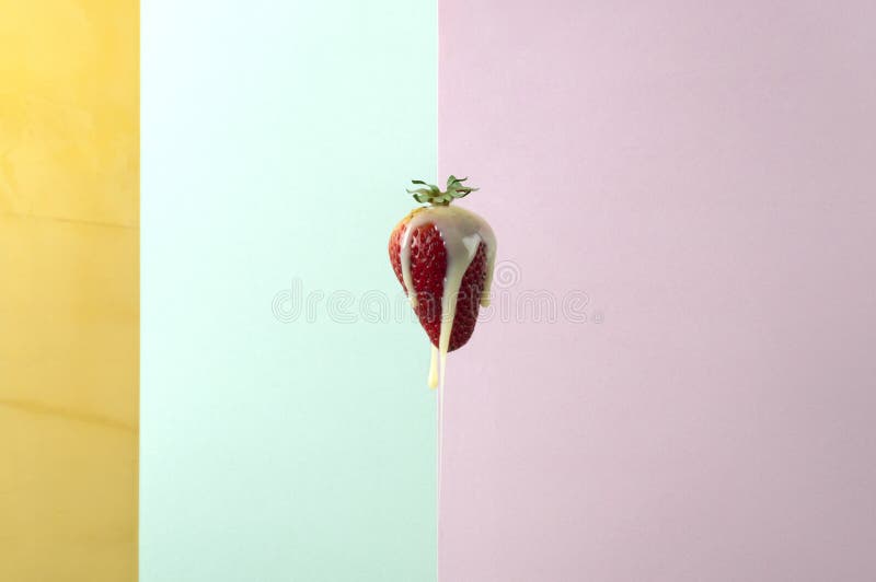 Fresa con leche condensada imagen de archivo. Imagen de condensado ...