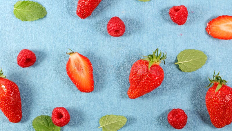 Fresa y frambuesa foto de archivo. Imagen de fresco - 142677006
