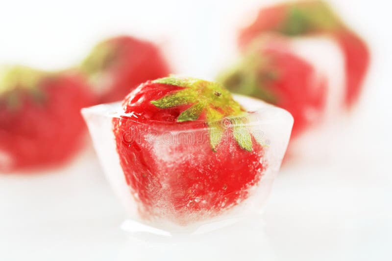 Fresas congeladas imagen de archivo. Imagen de maduro - 10881191