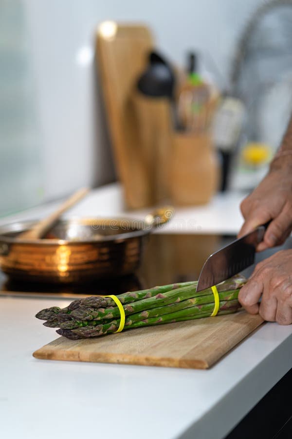 Fresh Asparagus on Kitchen with Man Hand, Chef Cutting Asparagus Stock ...