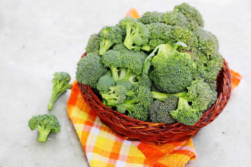 Fresh broccoli in a basket stock image. Image of organic - 47362741