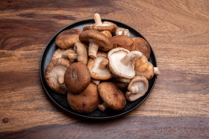Fresh Brown Lentinula Edodes or Shiitake Edible Mushrooms Stock Photo ...