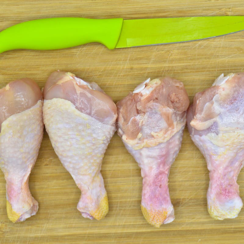 Fresh Clean Raw Chicken Legs and Green Sharp Knife. Drumsticks Stock ...