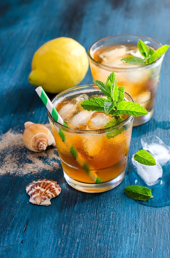 Fresh Cold Iced Tea with Mint, Ice and Lemons, Refreshing Drink Stock ...