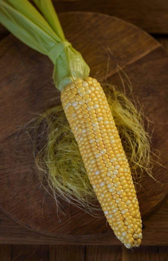 Fresh Corn on Cobs on Rustic Wooden Table, Close Up. Sweet Corn Ears ...