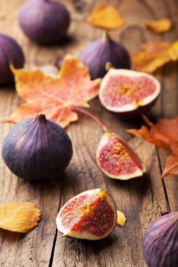 Fresh Figs and Autumn Leaves Stock Image - Image of purple, healthy ...