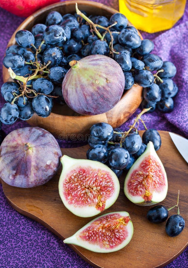Fresh Figs and Purple Grape in Basket Stock Image - Image of blue ...