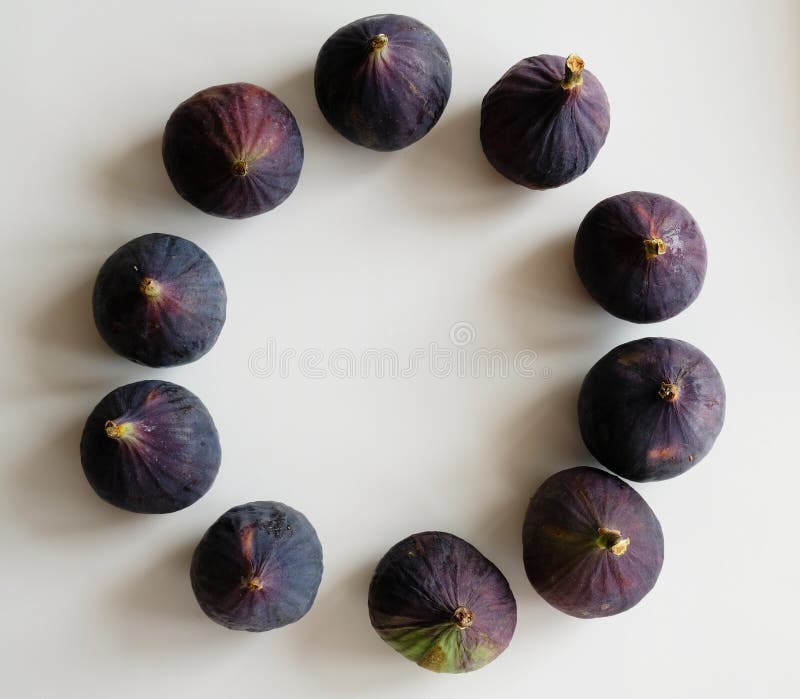 Fresh Figs Laid Out in the Circle Shape on a White Background Stock ...