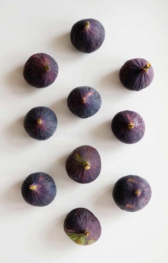 Fresh Figs Laid Out in the Circle Shape on a White Background Stock ...