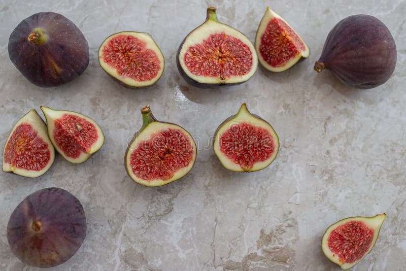 Fresh Figs. Whole Figs and Sliced in Half Figs in Ceramic Bowl. Stock ...
